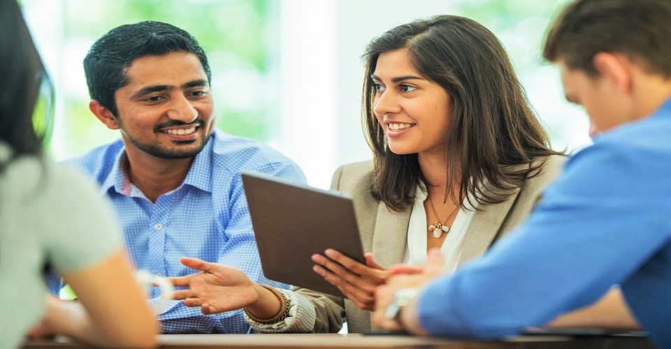 How to Facilitate Group Discussions During a Training Session?